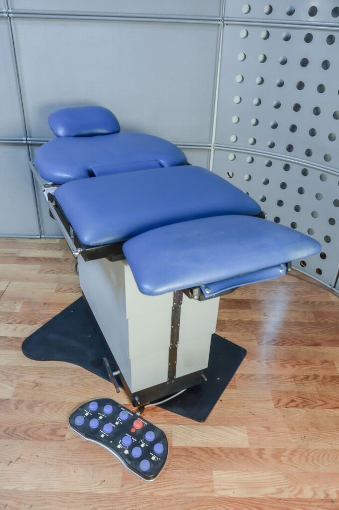 Martin Power Exam Chair w/ Trendelenburg Exam Table Barrier Free Foot ...