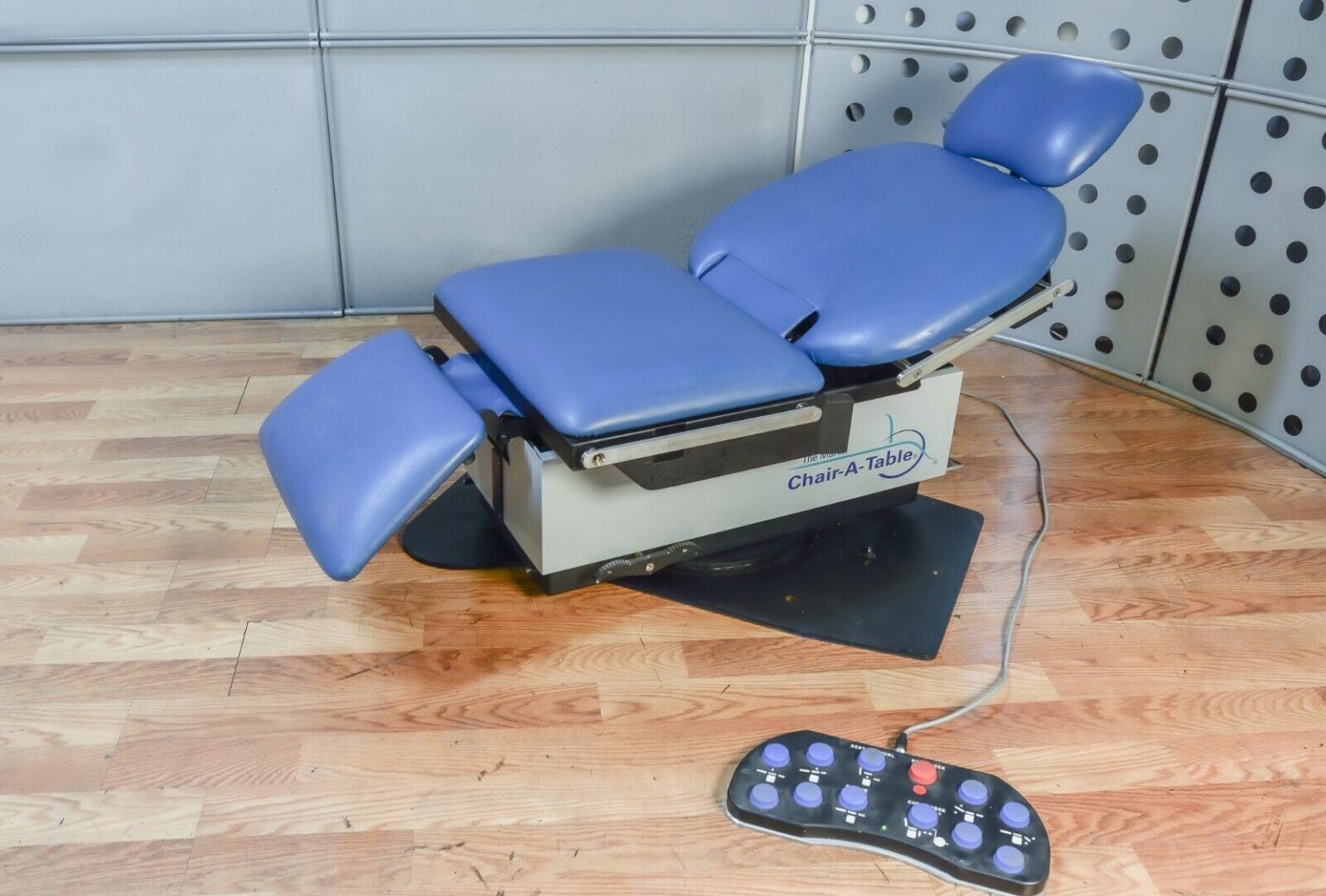 Martin Power Exam Chair w/ Trendelenburg Exam Table Barrier Free Foot ...