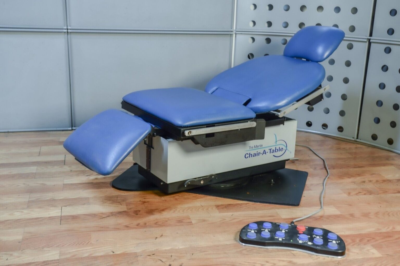 Martin Power Exam Chair w/ Trendelenburg Exam Table Barrier Free Foot ...