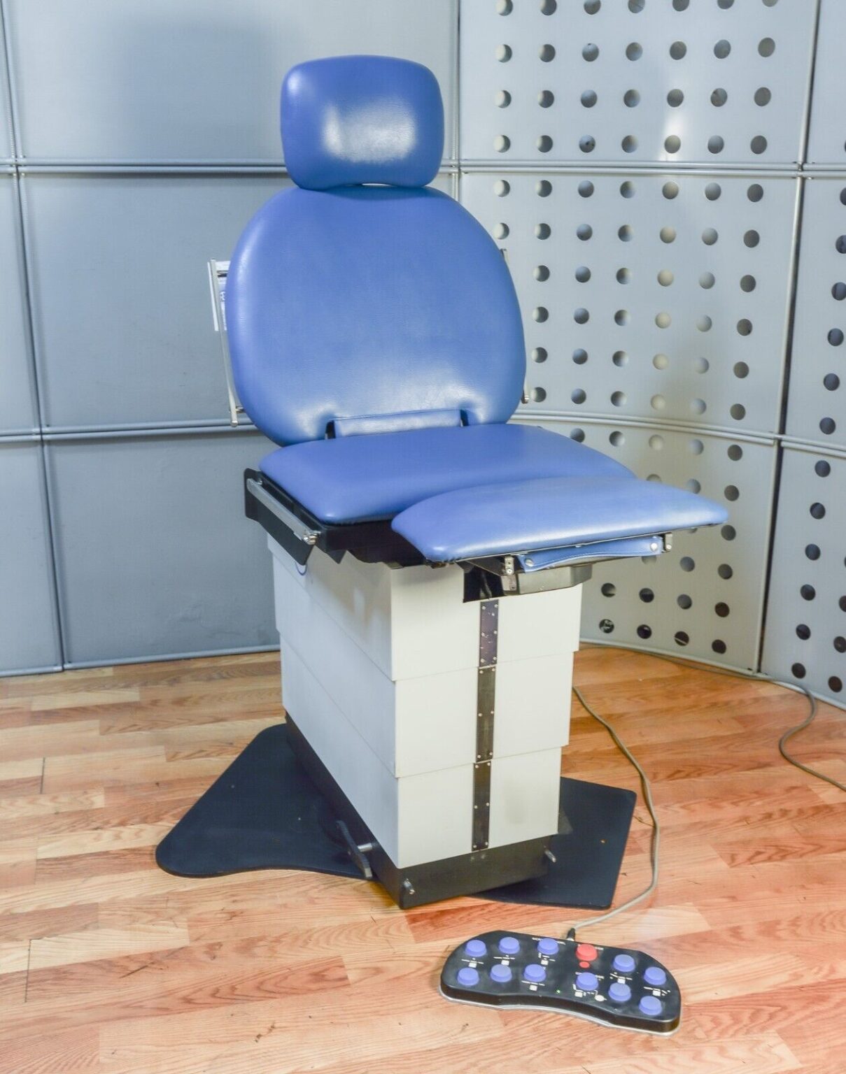 Martin Power Exam Chair w/ Trendelenburg Exam Table Barrier Free Foot ...