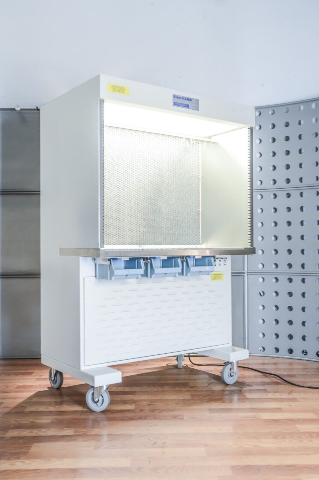 Baker 4' EdgeGARD EG-4320 Laminar Flow Hood Workstation Chem Hood ...