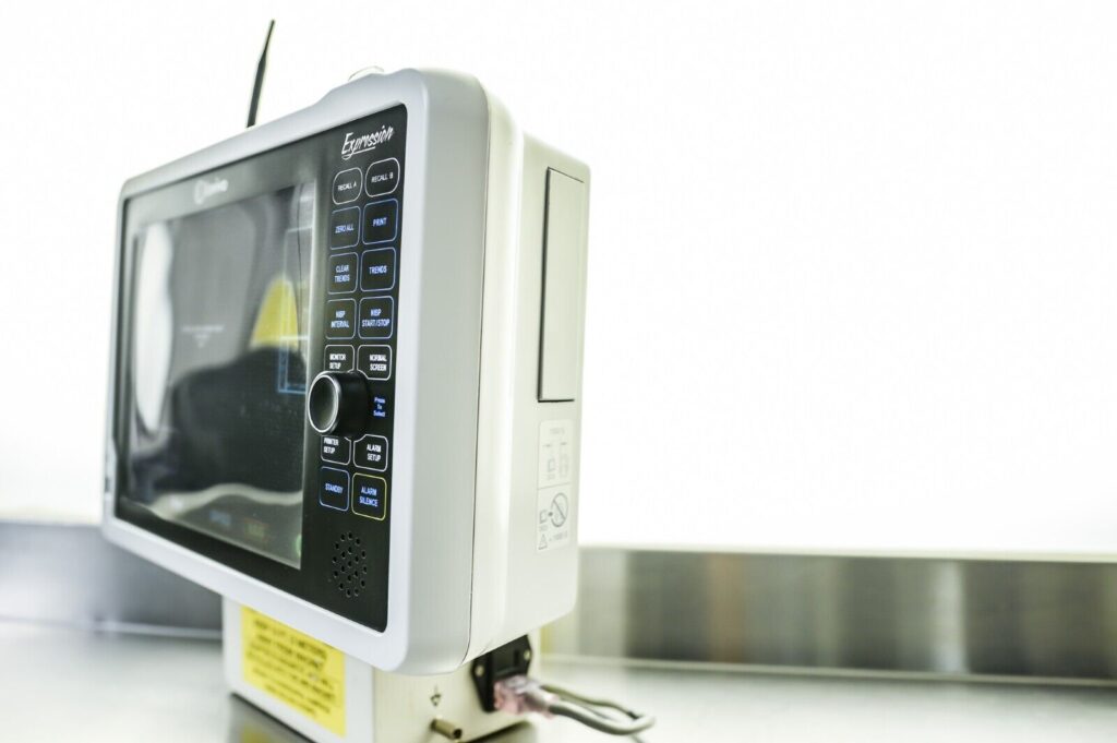 Philips Invivo Expression MRI DCU Patient Monitor Model 865214 With ...