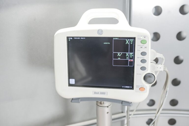 GE Healthcare Dash 3000 Patient Monitor w/ Rolling Stand - Pinnacle ...