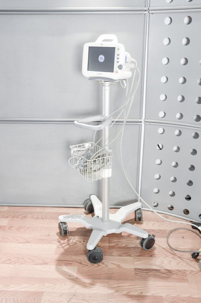 GE Healthcare Dash 3000 Patient Monitor w/ Rolling Stand - Pinnacle ...
