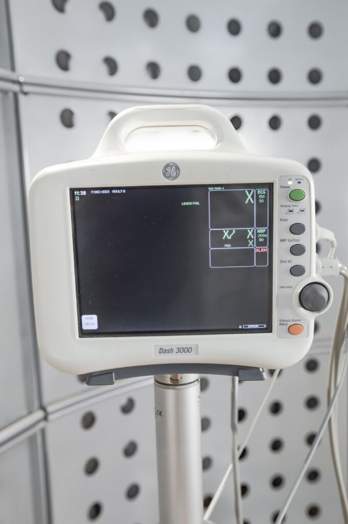 GE Healthcare Dash 3000 Patient Monitor w/ Rolling Stand - Pinnacle ...