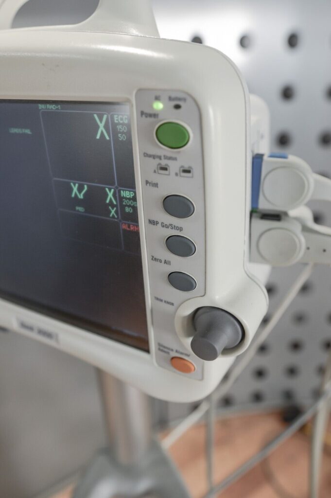 GE Healthcare Dash 3000 Patient Monitor w/ Rolling Stand - Pinnacle ...