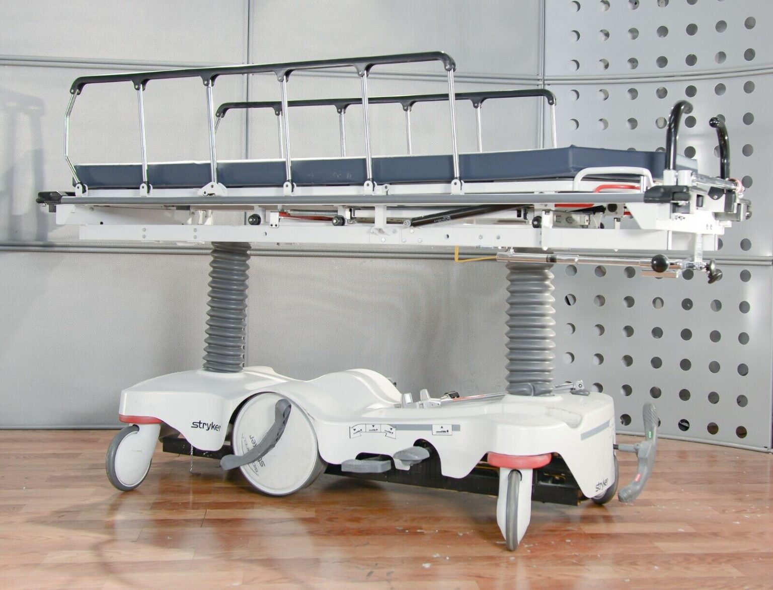 Stryker Model 1037 Big Wheel Trauma Stretcher w/ Mattress - Pinnacle ...