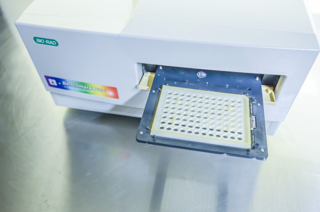 Bio-Rad Benchmark Plus Microplate Reader Spectrophotometer - Pinnacle ...