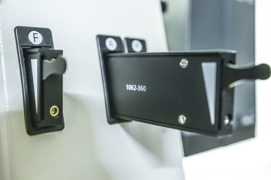 Carl Zeiss Axiovert 200M w/ HBO 100, AxioCam HRC, PLAN APOCHROMAT, EC ...