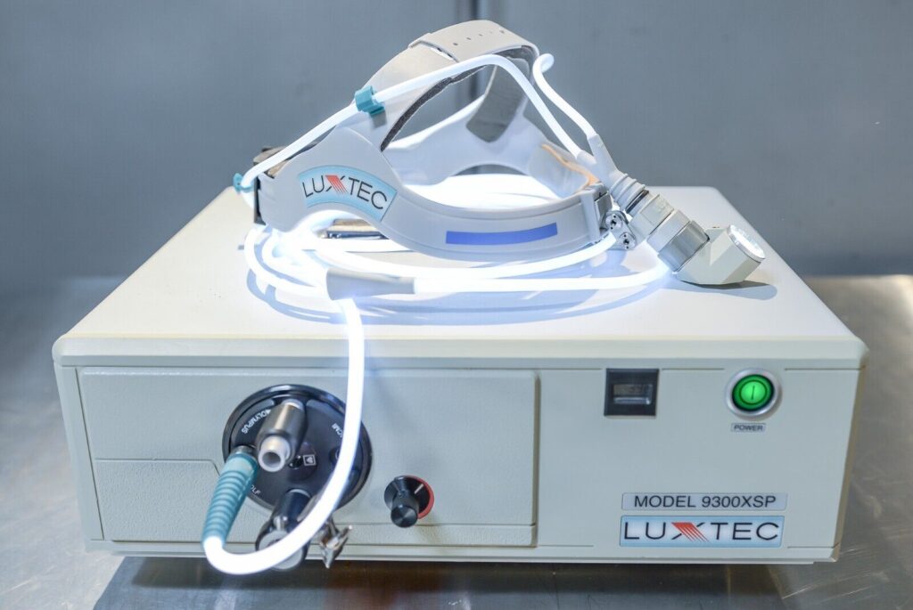 Luxtec 9300XSP Xenon Fiber Optic Light Source With Integra Head Light ...