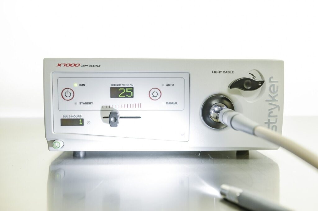 Stryker Endoscopy X7000 Light Source w/ Endosuite Technology 220-190 ...